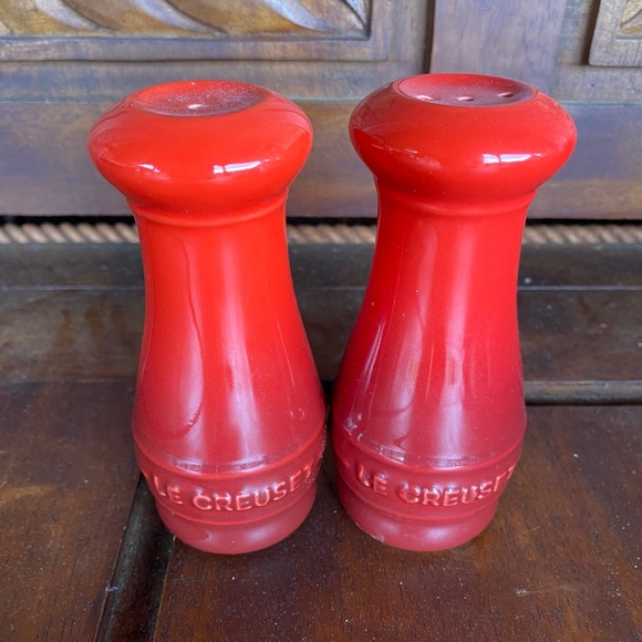 Le Creuset | Kitchen | Le Creuset Red Salt And Pepper Shakers | Poshmark